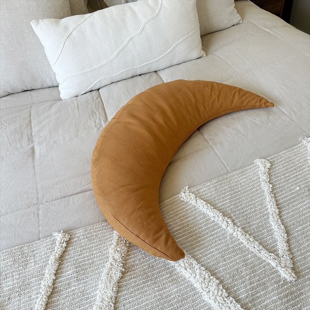Crescent Moon Cushion - Travelfox Zen